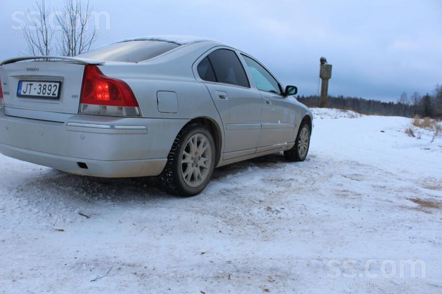 Volvo S60 2004 Madona, ar dzinēja tilpumu 2.40 L un nobraukumu 392 tūkst. km par 1500 €, foto 6 vietnē AUTOMOTO.COM.LV
