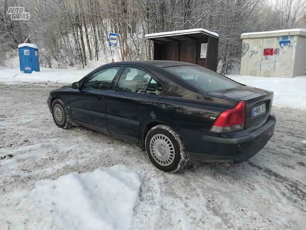 Volvo S60 2004 in Kaunas, with an engine capacity of 2.40 L and mileage of 385 thousand km for 1000 €, photo 4 on AUTOMOTO.COM.LV