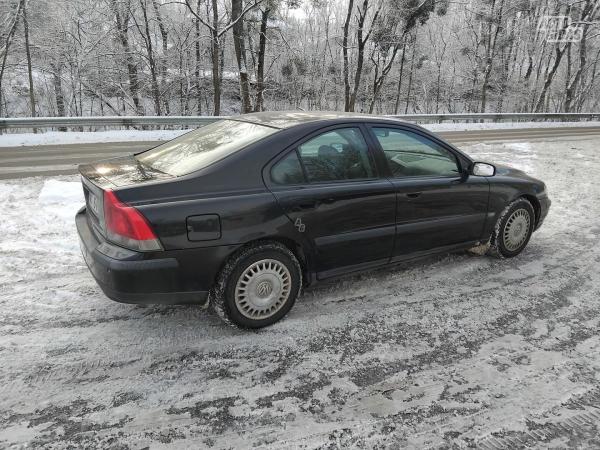 Volvo S60 2004 in Kaunas, with an engine capacity of 2.40 L and mileage of 385 thousand km for 1000 €, photo 6 on AUTOMOTO.COM.LV