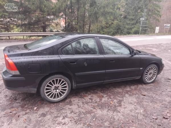 Volvo S60 2004 in Kaunas, with an engine capacity of 2.40 L and mileage of 385 thousand km for 1000 €, photo 8 on AUTOMOTO.COM.LV
