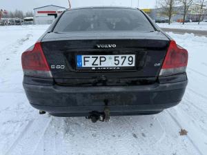 Volvo S60 2004 in Kaunas, with an engine capacity of 2.40 L and mileage of 310 thousand km for 1050 €, photo 2 on AUTOMOTO.COM.LV