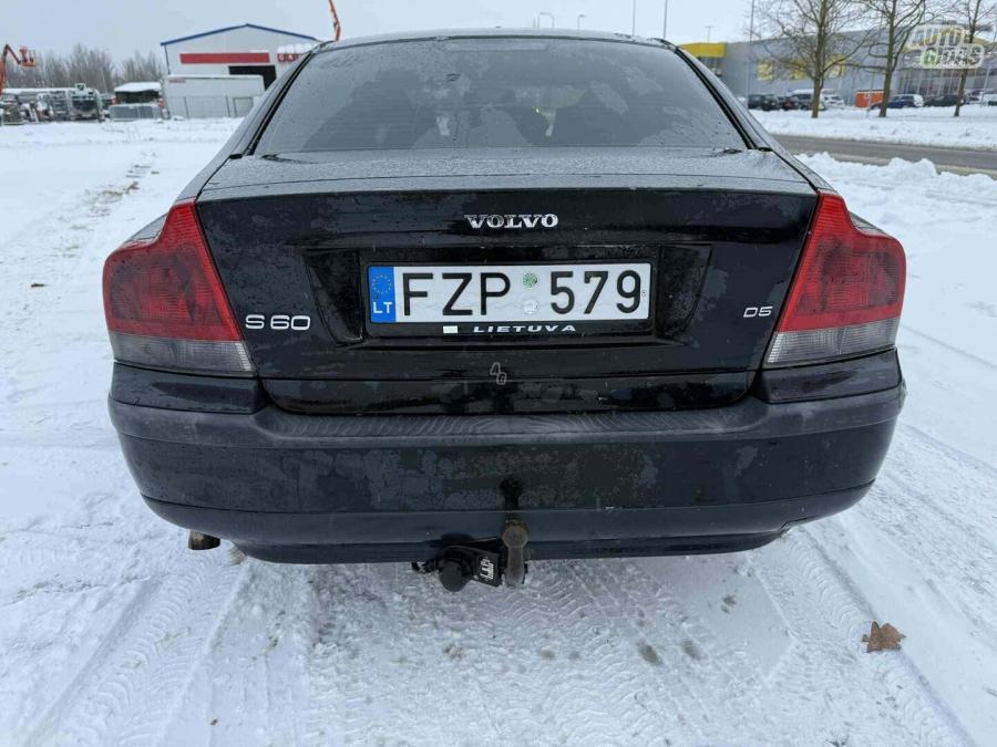 Volvo S60 2004 in Kaunas, with an engine capacity of 2.40 L and mileage of 310 thousand km for 1050 €, photo 2 on AUTOMOTO.COM.LV