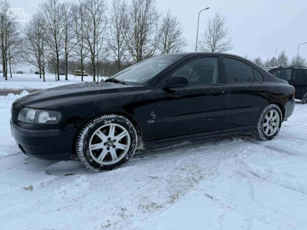 Volvo S60 2004 Kauņa, ar dzinēja tilpumu 2.40 L un nobraukumu 310 tūkst. km par 1050 €, foto 4 vietnē AUTOMOTO.COM.LV