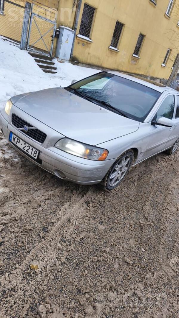 Volvo S60 2004 Preiļi, ar dzinēja tilpumu 2.50 L un nobraukumu 207 tūkst. km par 1500 €, foto 2 vietnē AUTOMOTO.COM.LV