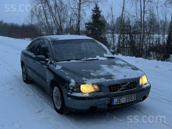 Volvo S60 2004 in Jelgava, with an engine capacity of 2.40 L and mileage of 376 thousand km for 1900 €, photo 1 on AUTOMOTO.COM.LV