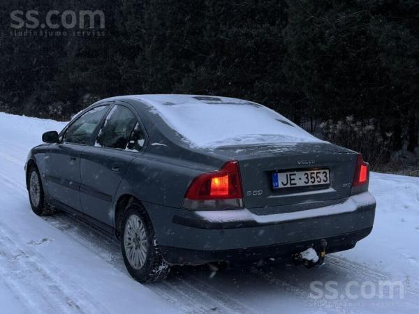 Volvo S60 2004 in Jelgava, with an engine capacity of 2.40 L and mileage of 376 thousand km for 1900 €, photo 4 on AUTOMOTO.COM.LV