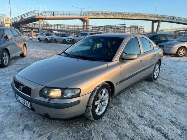Volvo S60 2004 in Riga, with an engine capacity of 2.40 L and mileage of 377 thousand km for 2200 €, photo 1 on AUTOMOTO.COM.LV