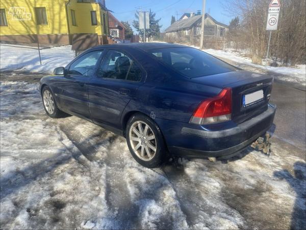 Volvo S60 2004 in Vilnius, with an engine capacity of 2.40 L and mileage of 350 thousand km for 1350 €, photo 2 on AUTOMOTO.COM.LV