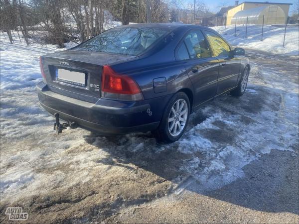Volvo S60 2004 in Vilnius, with an engine capacity of 2.40 L and mileage of 350 thousand km for 1350 €, photo 4 on AUTOMOTO.COM.LV