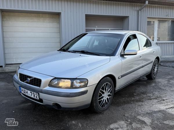 Volvo S60 2004 Utena, ar dzinēja tilpumu 2.40 L un nobraukumu 349 tūkst. km par 1350 €, foto 1 vietnē AUTOMOTO.COM.LV