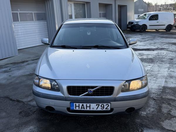 Volvo S60 2004 Utena, ar dzinēja tilpumu 2.40 L un nobraukumu 349 tūkst. km par 1350 €, foto 2 vietnē AUTOMOTO.COM.LV