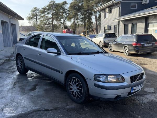 Volvo S60 2004 Utena, ar dzinēja tilpumu 2.40 L un nobraukumu 349 tūkst. km par 1350 €, foto 3 vietnē AUTOMOTO.COM.LV