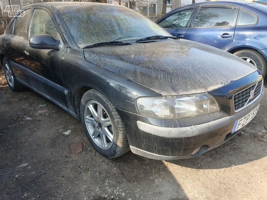 Volvo S60 2004 in Kaunas, with an engine capacity of 2.40 L and mileage of 314 thousand km for 750 €, photo 1 on AUTOMOTO.COM.LV