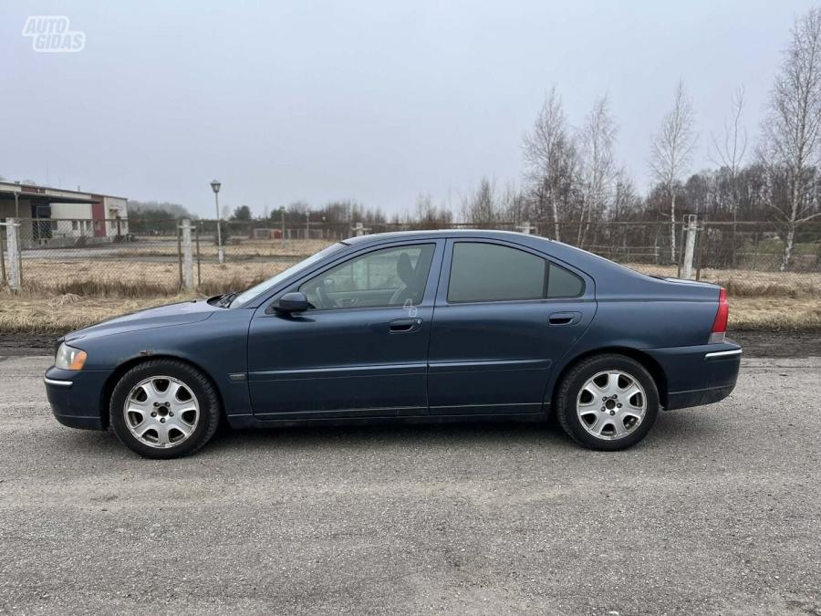Volvo S60 2004 in Klaipeda, with an engine capacity of 2.40 L and mileage of 375 thousand km for 460 €, photo 2 on AUTOMOTO.COM.LV