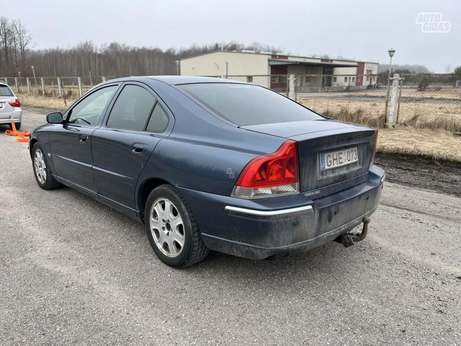 Volvo S60 2004 in Klaipeda, with an engine capacity of 2.40 L and mileage of 375 thousand km for 460 €, photo 3 on AUTOMOTO.COM.LV