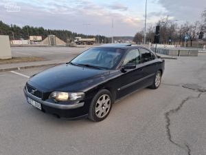 Volvo S60 2004 Viļņa, ar dzinēja tilpumu 2.40 L un nobraukumu 306 tūkst. km par 990 €, foto  vietnē AUTOMOTO.COM.LV
