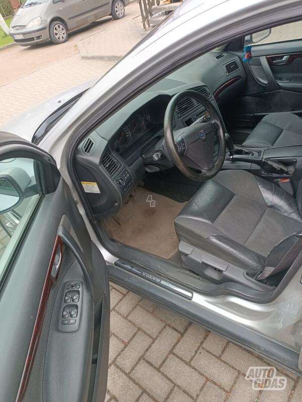 Volvo S60 2004 in Raseiniai, with an engine capacity of 2.40 L and mileage of 339 thousand km for 1550 €, photo 7 on AUTOMOTO.COM.LV