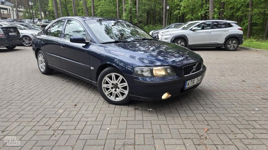 Volvo S60 2004 Prienai, ar dzinēja tilpumu 2.40 L un nobraukumu 324 tūkst. km par 1250 €, foto 1 vietnē AUTOMOTO.COM.LV