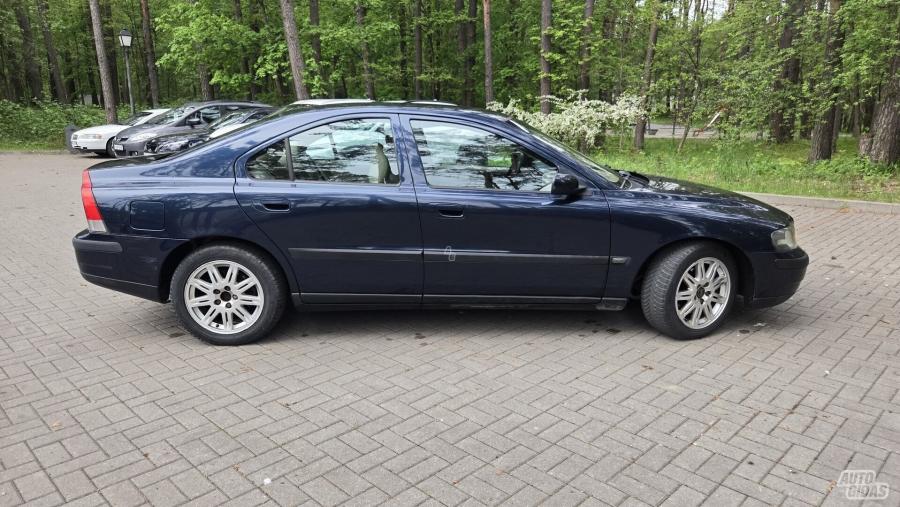 Volvo S60 2004 Prienai, ar dzinēja tilpumu 2.40 L un nobraukumu 324 tūkst. km par 1250 €, foto 8 vietnē AUTOMOTO.COM.LV