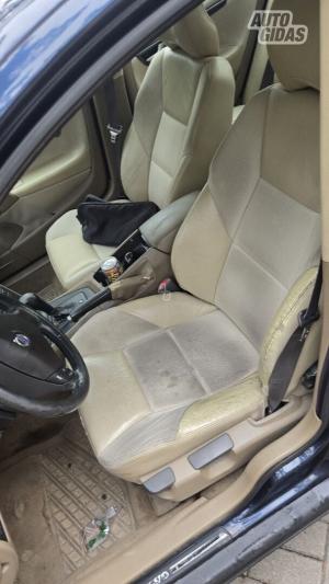 Volvo S60 2004 Prienai, ar dzinēja tilpumu 2.40 L un nobraukumu 324 tūkst. km par 1250 €, foto 11 vietnē AUTOMOTO.COM.LV
