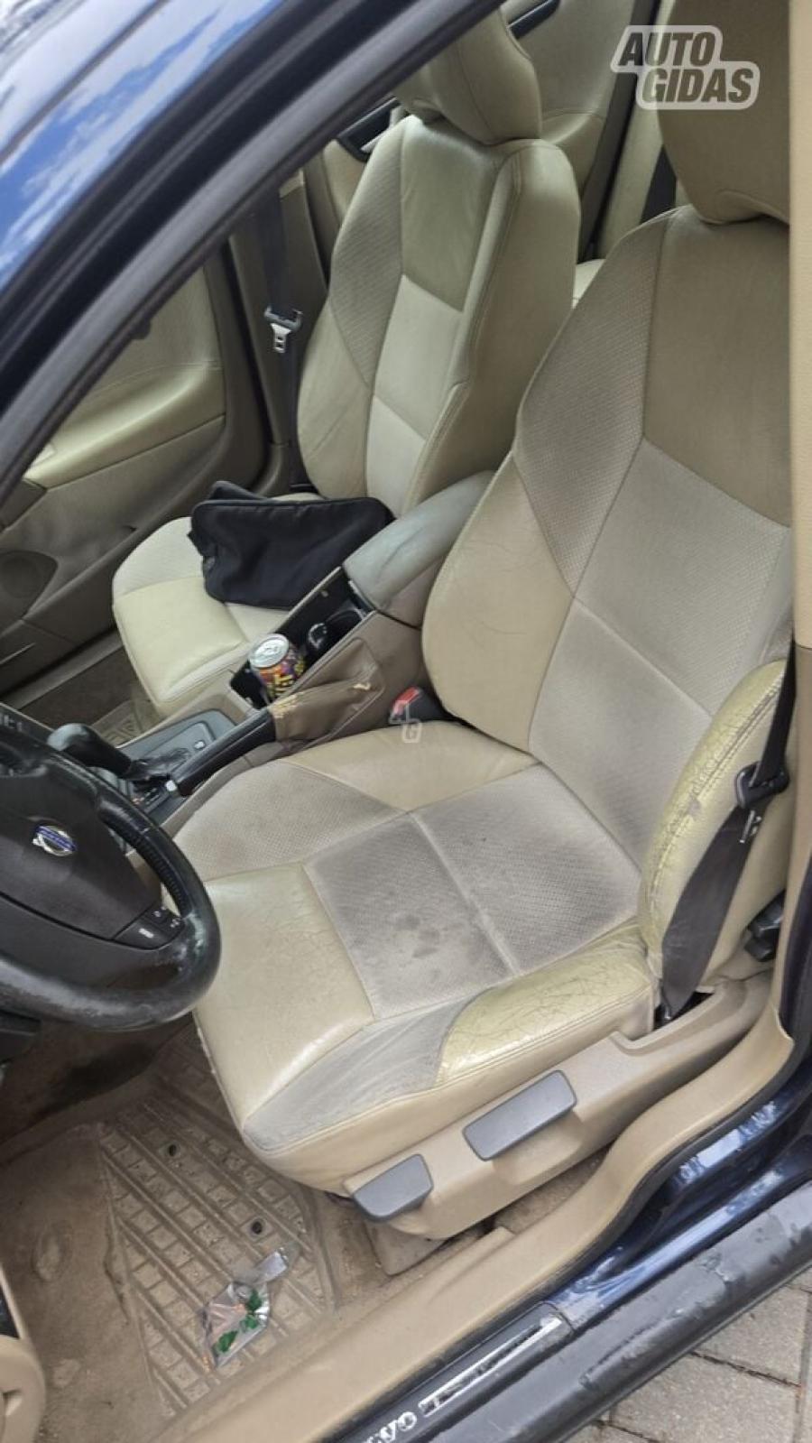 Volvo S60 2004 Prienai, ar dzinēja tilpumu 2.40 L un nobraukumu 324 tūkst. km par 1250 €, foto 11 vietnē AUTOMOTO.COM.LV