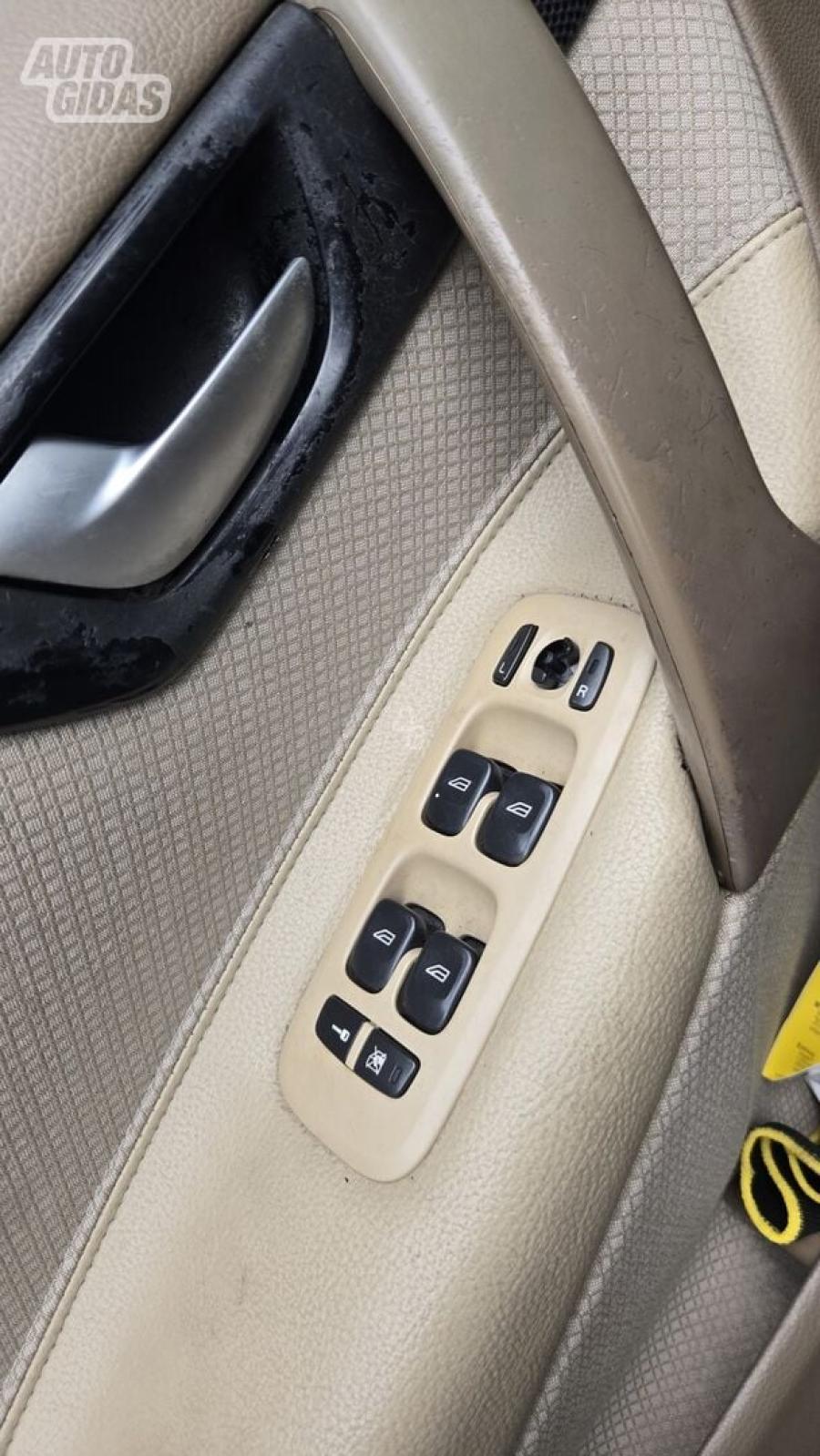 Volvo S60 2004 Prienai, ar dzinēja tilpumu 2.40 L un nobraukumu 324 tūkst. km par 1250 €, foto 13 vietnē AUTOMOTO.COM.LV