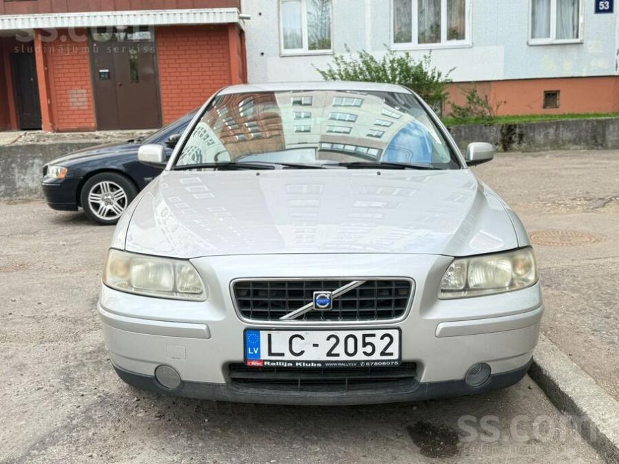 Volvo S60 2004 Rīga, ar dzinēja tilpumu 2.40 L un nobraukumu 352 tūkst. km par 1400 €, foto 3 vietnē AUTOMOTO.COM.LV