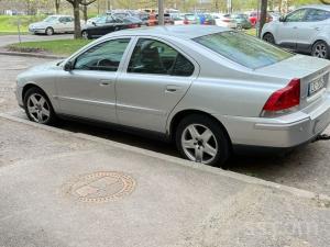 Volvo S60 2004 Rīga, ar dzinēja tilpumu 2.40 L un nobraukumu 352 tūkst. km par 1400 €, foto 4 vietnē AUTOMOTO.COM.LV