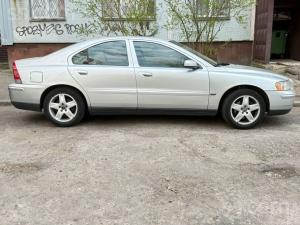 Volvo S60 2004 Rīga, ar dzinēja tilpumu 2.40 L un nobraukumu 352 tūkst. km par 1400 €, foto 6 vietnē AUTOMOTO.COM.LV