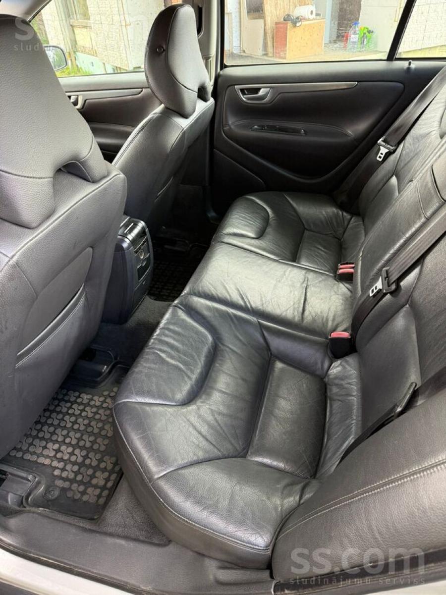 Volvo S60 2004 Rīga, ar dzinēja tilpumu 2.40 L un nobraukumu 352 tūkst. km par 1400 €, foto 7 vietnē AUTOMOTO.COM.LV