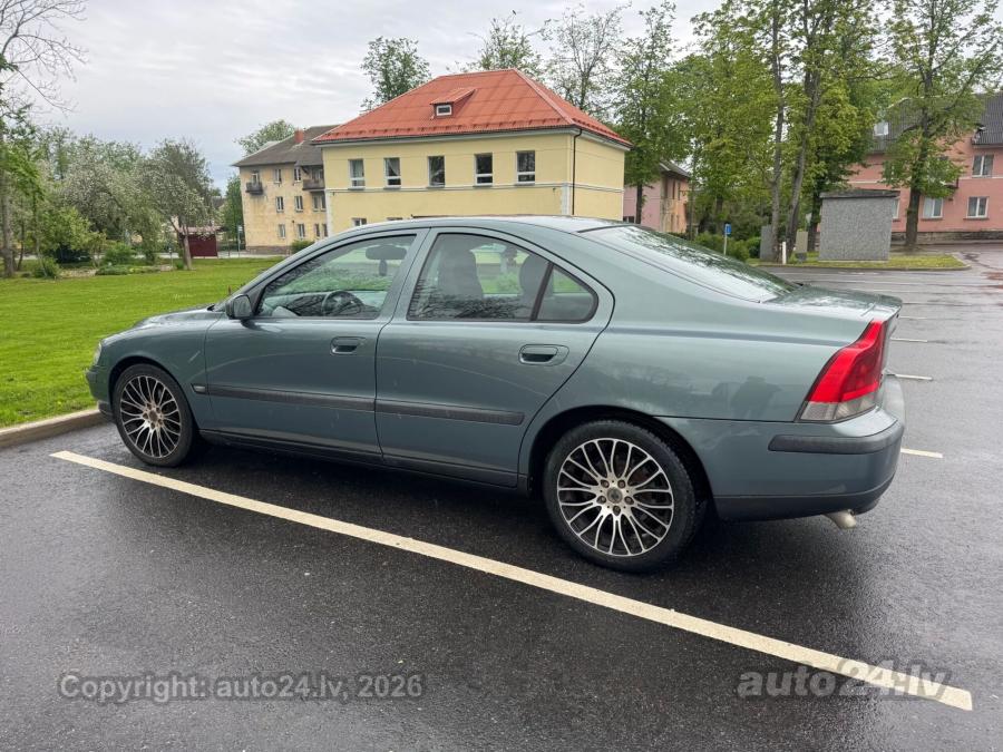 Вольво С60 2004 в Таллин, объемом двигателя 2.40 л и пробегом 319 тыс. км за 2500 €, фото 1 на AUTOMOTO.COM.LV