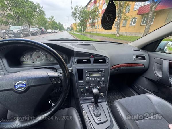 Volvo S60 2004 Tallina, ar dzinēja tilpumu 2.40 L un nobraukumu 319 tūkst. km par 2500 €, foto 6 vietnē AUTOMOTO.COM.LV