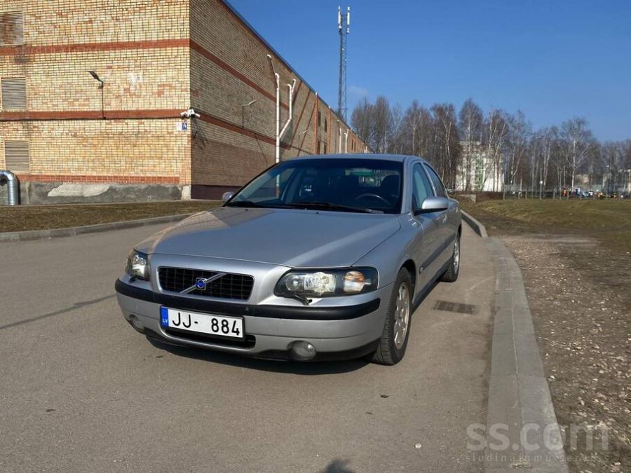 Volvo S60 2004 in Riga, with an engine capacity of 2.40 L and mileage of 264 thousand km for 2000 €, photo 3 on AUTOMOTO.COM.LV