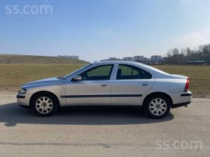 Volvo S60 2004 in Riga, with an engine capacity of 2.40 L and mileage of 264 thousand km for 2000 €, photo 5 on AUTOMOTO.COM.LV