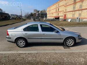 Volvo S60 2004 in Riga, with an engine capacity of 2.40 L and mileage of 264 thousand km for 2000 €, photo 6 on AUTOMOTO.COM.LV