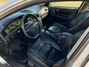 Volvo S60 2004 in Riga, with an engine capacity of 2.40 L and mileage of 264 thousand km for 2000 €, photo 9 on AUTOMOTO.COM.LV