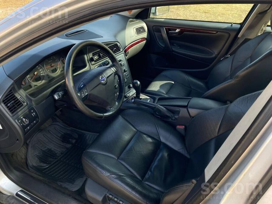 Volvo S60 2004 in Riga, with an engine capacity of 2.40 L and mileage of 264 thousand km for 2000 €, photo 9 on AUTOMOTO.COM.LV