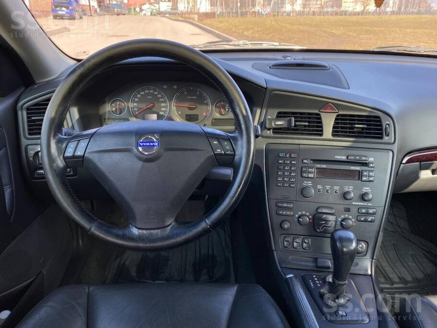 Volvo S60 2004 in Riga, with an engine capacity of 2.40 L and mileage of 264 thousand km for 2000 €, photo 10 on AUTOMOTO.COM.LV