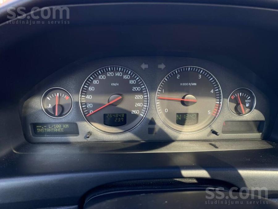 Volvo S60 2004 in Riga, with an engine capacity of 2.40 L and mileage of 264 thousand km for 2000 €, photo 11 on AUTOMOTO.COM.LV