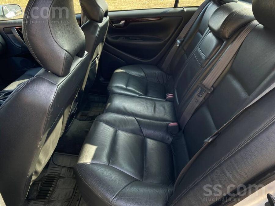 Volvo S60 2004 in Riga, with an engine capacity of 2.40 L and mileage of 264 thousand km for 2000 €, photo 12 on AUTOMOTO.COM.LV