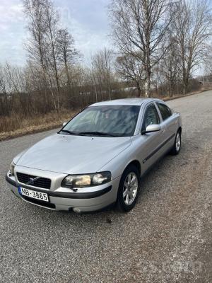 Вольво С60 2004 в Рига, объемом двигателя 2.40 л и пробегом 371 тыс. км за 2200 €, фото  на AUTOMOTO.COM.LV