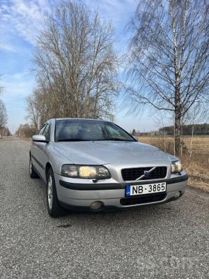 Volvo S60 2004 Rīga, ar dzinēja tilpumu 2.40 L un nobraukumu 371 tūkst. km par 2200 €, foto 3 vietnē AUTOMOTO.COM.LV