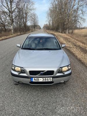 Volvo S60 2004 Rīga, ar dzinēja tilpumu 2.40 L un nobraukumu 371 tūkst. km par 2200 €, foto 4 vietnē AUTOMOTO.COM.LV