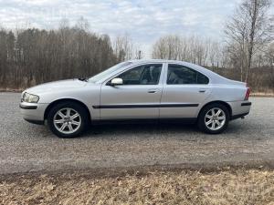 Volvo S60 2004 Rīga, ar dzinēja tilpumu 2.40 L un nobraukumu 371 tūkst. km par 2200 €, foto 5 vietnē AUTOMOTO.COM.LV