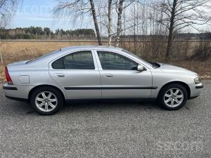 Volvo S60 2004 Rīga, ar dzinēja tilpumu 2.40 L un nobraukumu 371 tūkst. km par 2200 €, foto 6 vietnē AUTOMOTO.COM.LV