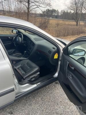 Volvo S60 2004 Rīga, ar dzinēja tilpumu 2.40 L un nobraukumu 371 tūkst. km par 2200 €, foto 10 vietnē AUTOMOTO.COM.LV