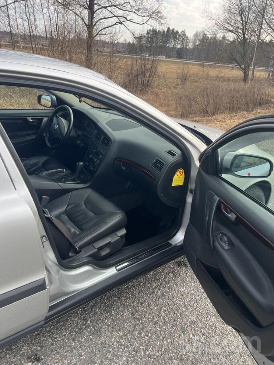 Volvo S60 2004 Rīga, ar dzinēja tilpumu 2.40 L un nobraukumu 371 tūkst. km par 2200 €, foto 10 vietnē AUTOMOTO.COM.LV