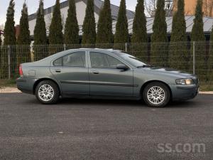 Volvo S60 2004 Jelgava, ar dzinēja tilpumu 2.40 L un nobraukumu 325 tūkst. km par 1650 €, foto 4 vietnē AUTOMOTO.COM.LV