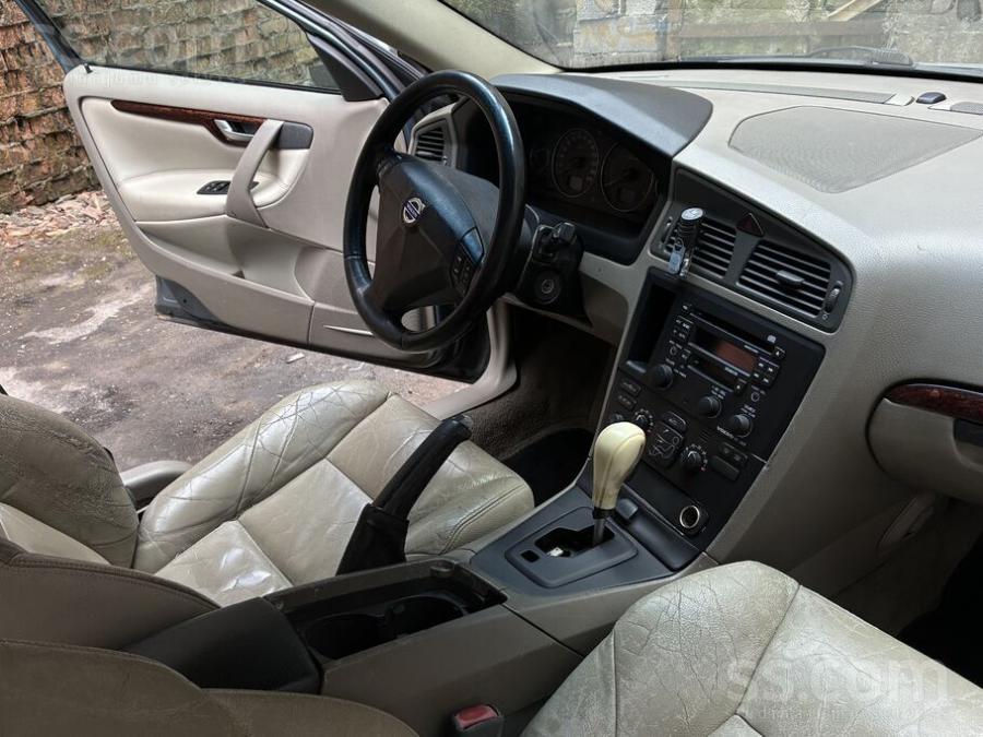 Volvo S60 2004 Jelgava, ar dzinēja tilpumu 2.40 L un nobraukumu 325 tūkst. km par 1650 €, foto 7 vietnē AUTOMOTO.COM.LV