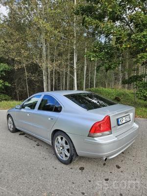 Volvo S60 2004 in Jekabpils, with an engine capacity of 2.50 L and mileage of 203 thousand km for 1100 €, photo 3 on AUTOMOTO.COM.LV